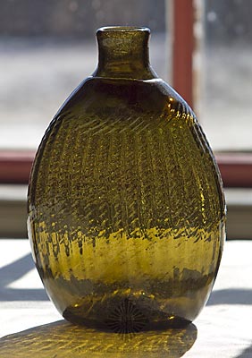 Lot 105: Pitkin Type Flask