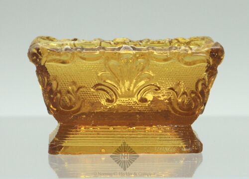 Shell Pressed Glass Salt