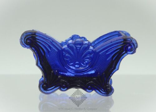 Shell Pressed Glass Salt